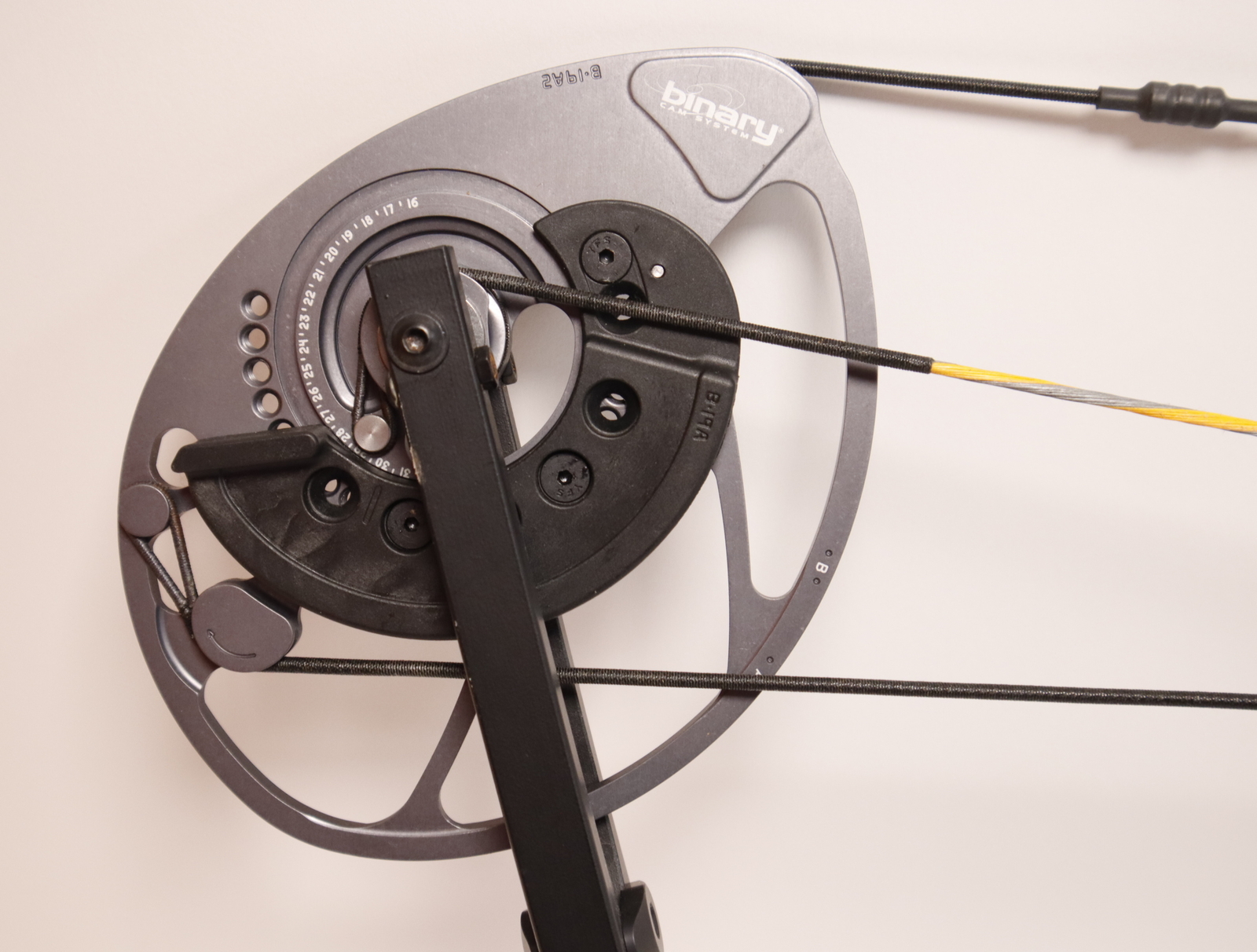 Diamond Archery Edge 320 Right-Handed Compound Hunting Bow 70LB 29 ...