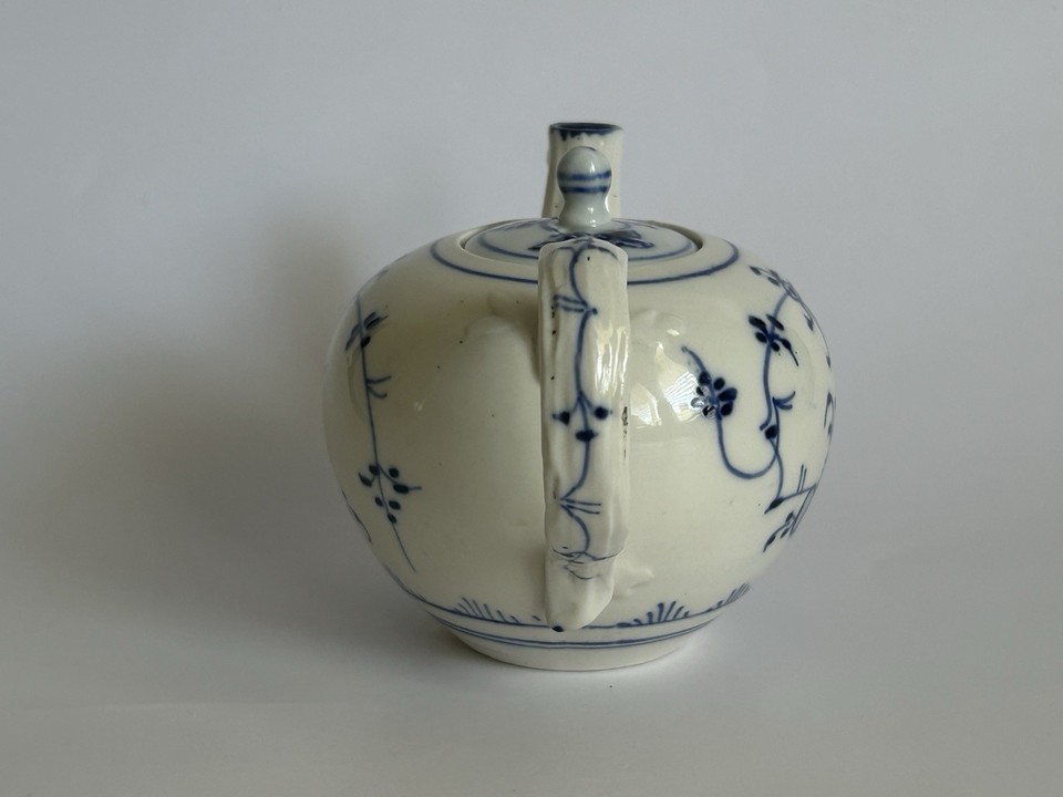 Antique Rauenstein German Porcelain Teapot Blue & White Strawflower ...