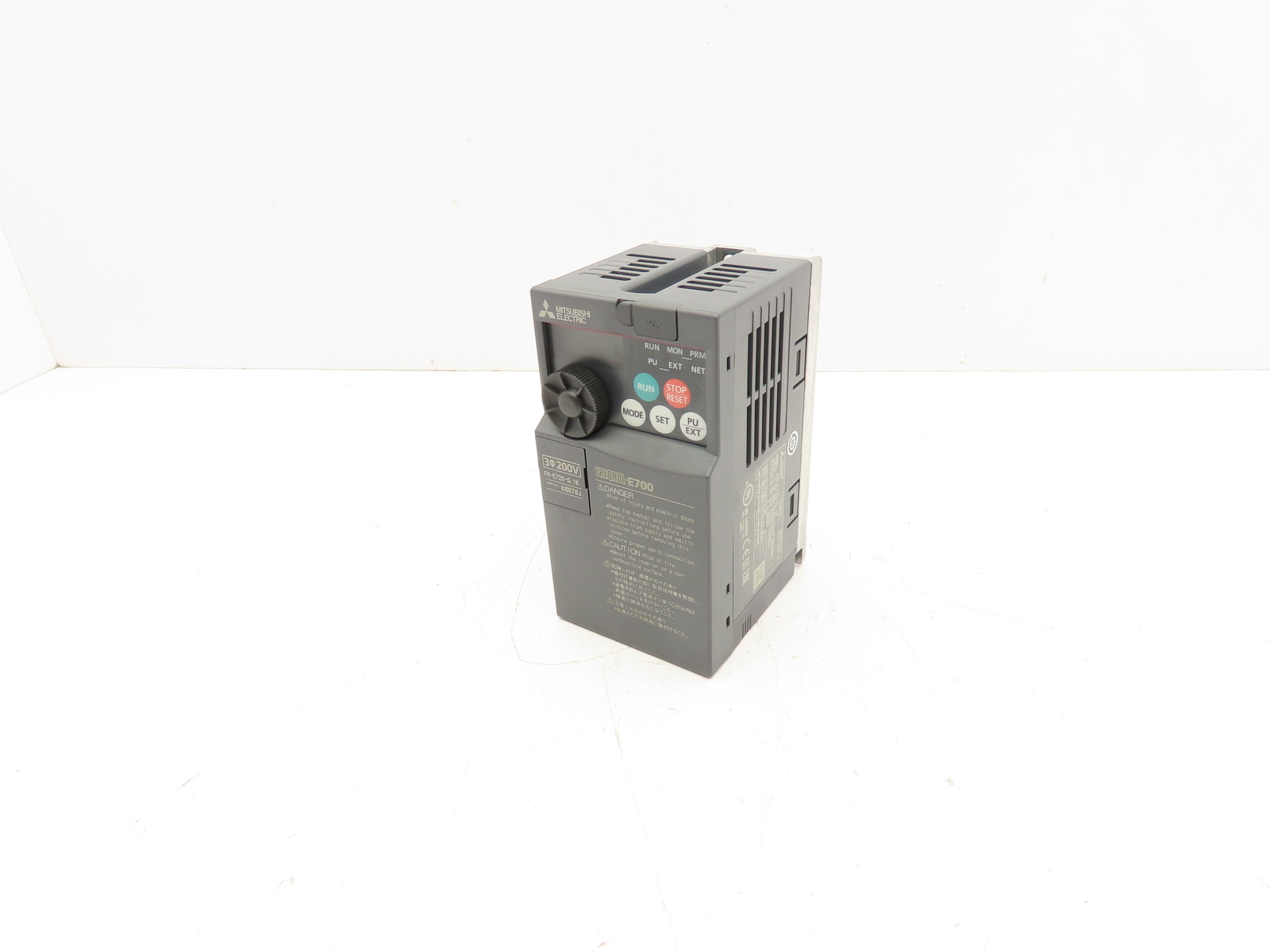 Mitsubishi Electric FR-E720-0.1K Freqrol E700 VFD Drive 1/8HP 3PH 240V ...