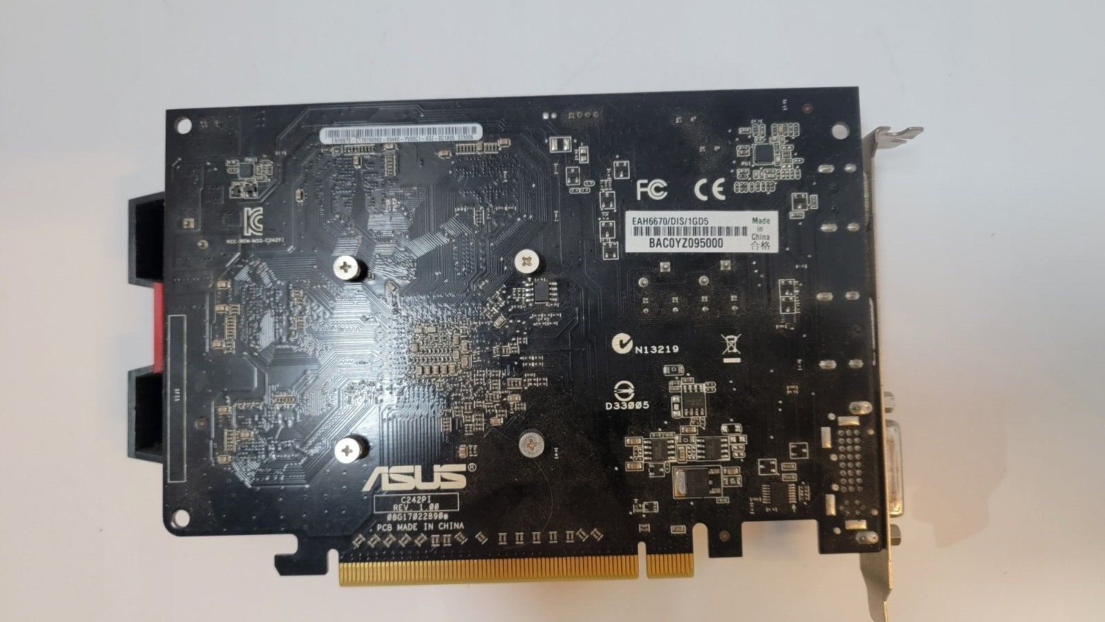 ASUS AMD Radeon HD 6670 (EAH6670/DIS/1GD5) 1 GB GDDR5 SDRAM PCI Express ...
