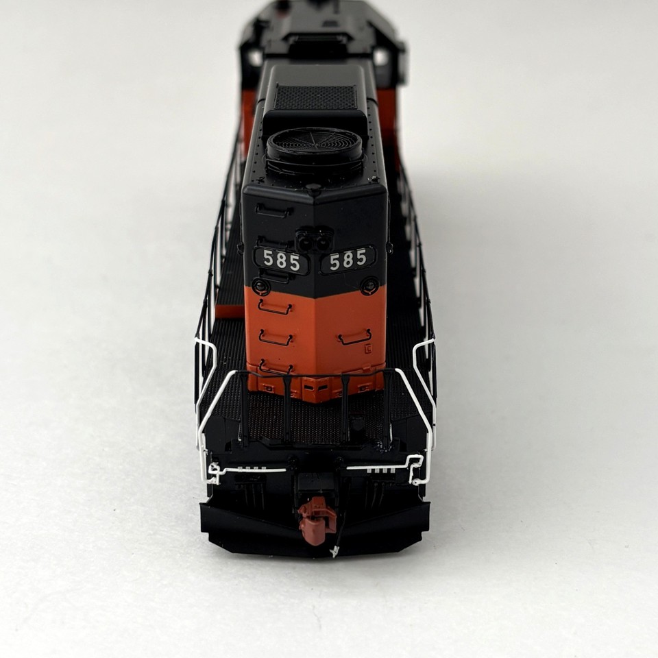 Scaletrains Museum Quality HO Scale EMD SDL39 Soo Line Bandit 585 ...