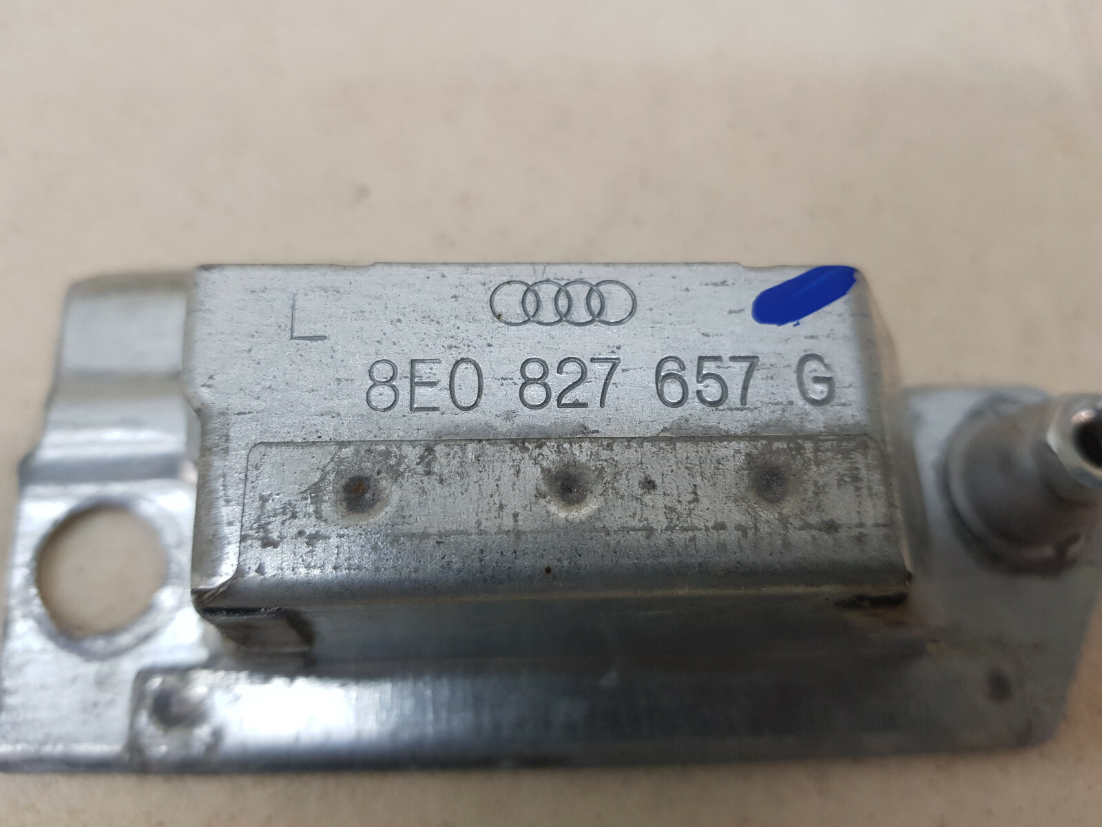 AUDI A6 A3 8P 8P7 08-13 REAR LEFT BOOT LID HANDLE RETAINING BRACKET ...