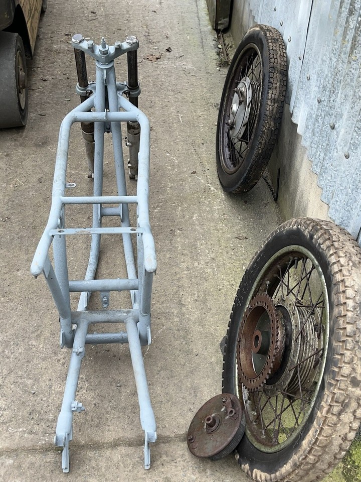 Norton Wideline Featherbed Motorcycle frame With Roadholder Forks ...