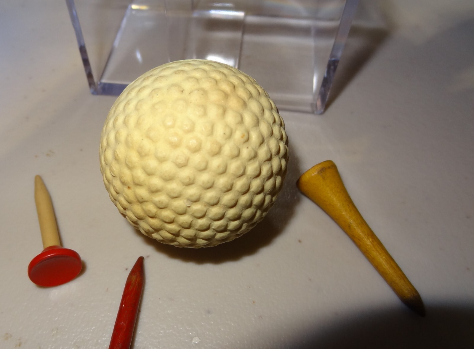 PRACTICE BRAMBLE VINTAGE GOLF BALL 4 VINTAGE GOLF TEES IN DISIPLAY | eBay