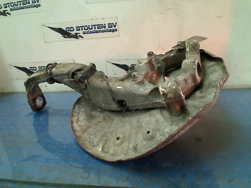 ACHSSCHENKEL RECHTS VORNE STUB AXLE RIGHT FRONT Mercedes-Benz C (W205 ...