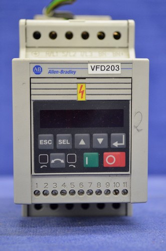 ALLEN BRADLEY 160-AA03NSF1 SERIES C ANALOG S.F. Frequenzumrichter ...