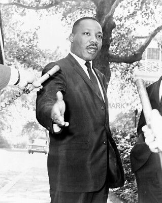 MLK MARTIN LUTHER KING JR. INTERVIEW 8X10 PUBLICITY PHOTO | eBay