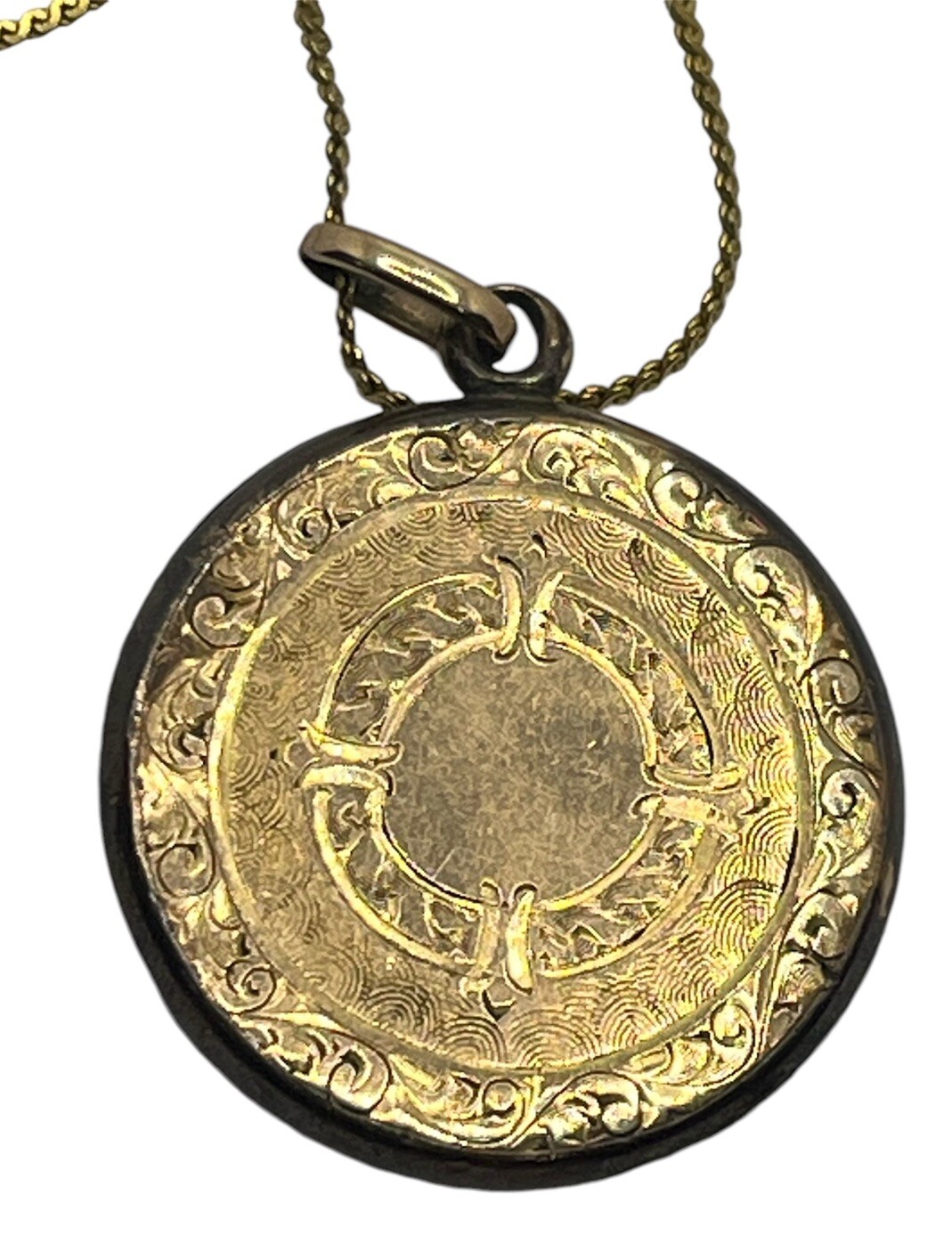 Victorian gold tone round engraved design monogram lo… - Gem