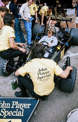 Ronnie Peterson sits his Lotus 76 Ford while his team Niki Lauda o- Old ...