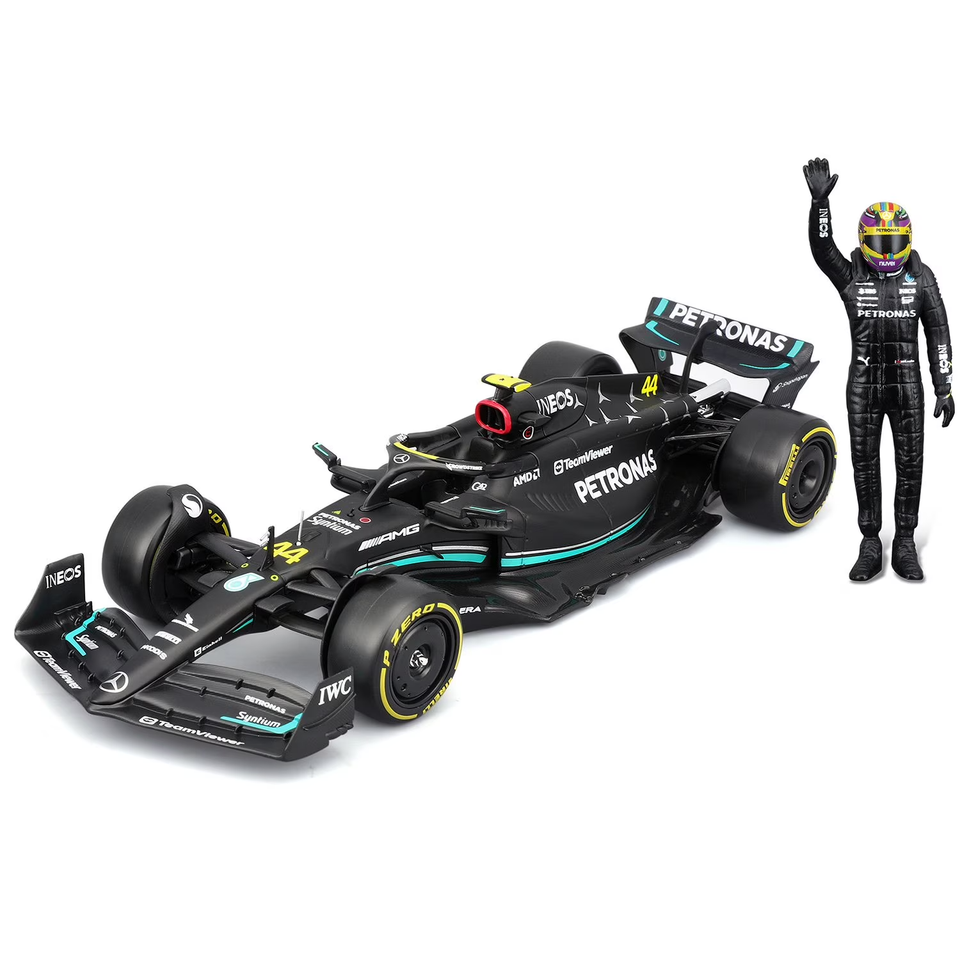 Bburago Formula One Racing 1:24 Race Cars with Driver Figures, 2 pk ...