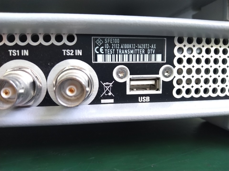 Rohde & Schwarz SFE100 DTV Test Transmitter DVB-S / DVB-S2 2112.4100.12 ...