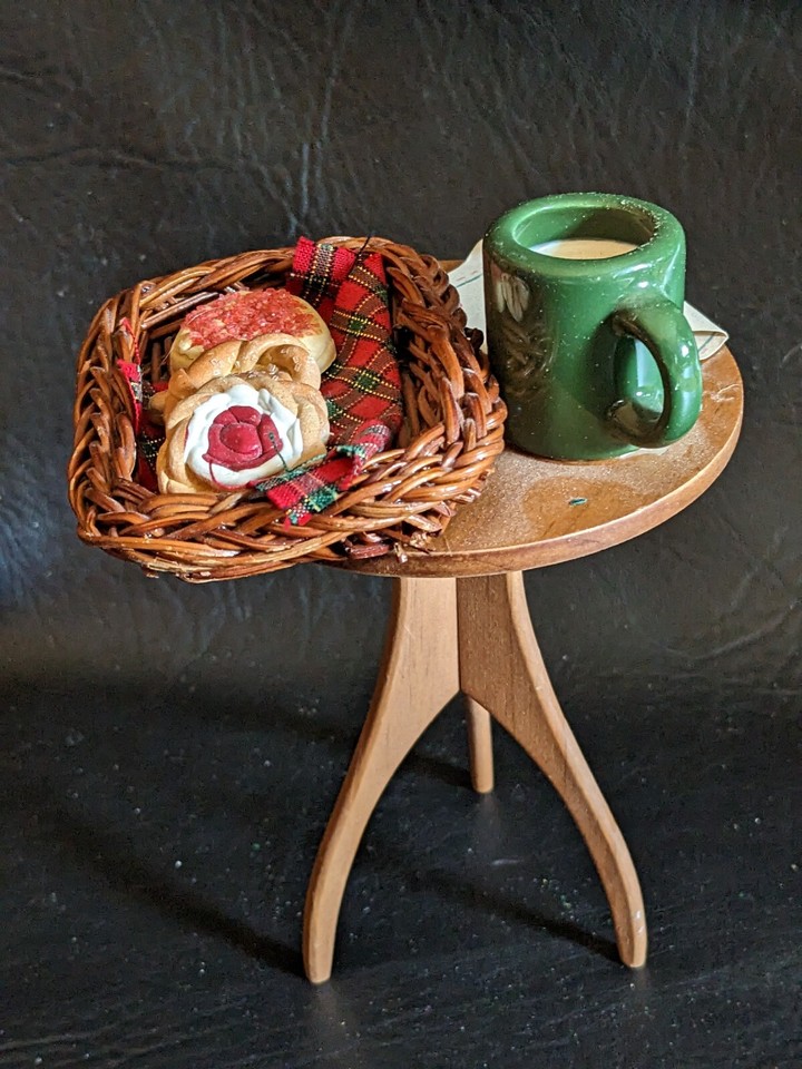 2009 Byers Choice Round Side Table With Sweets Gingerbread Santa Mug ...