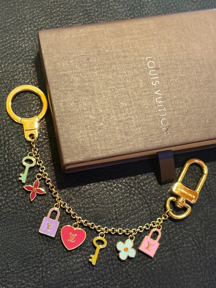 LOUIS VUITTON Bag charm Chain Logo Heart Ken AUTH Porto Cle Pretty ...
