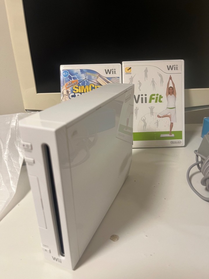 Nintendo Wii Console 2006 Model No. RVL-001 USA W/ Power Suppy White ...