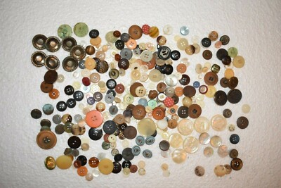 Large Lot Vintage & Antique Buttons- Mother Of Pearl, Philadelphia ...