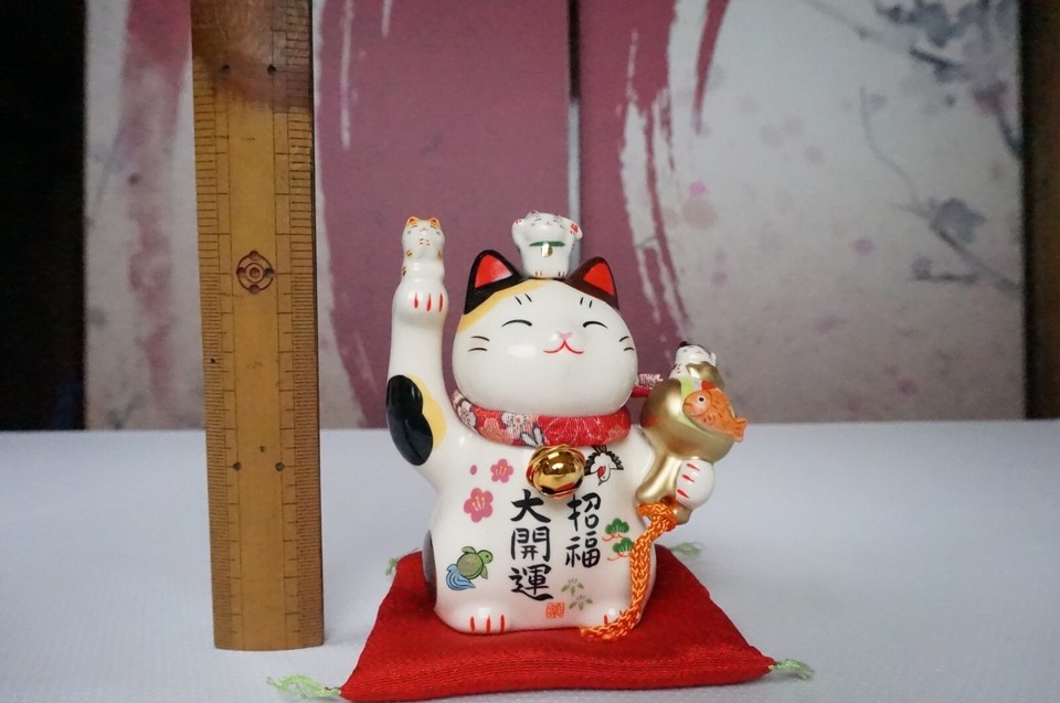 Small Cat Lucky Maneki Neko Japanese Beckoning Ceramic Figurine Fortune ...