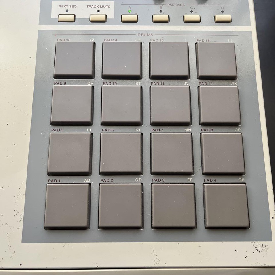 AKAI MPC 2000XL MIDI Production Center Sampler Sequencer Drum Machine ...