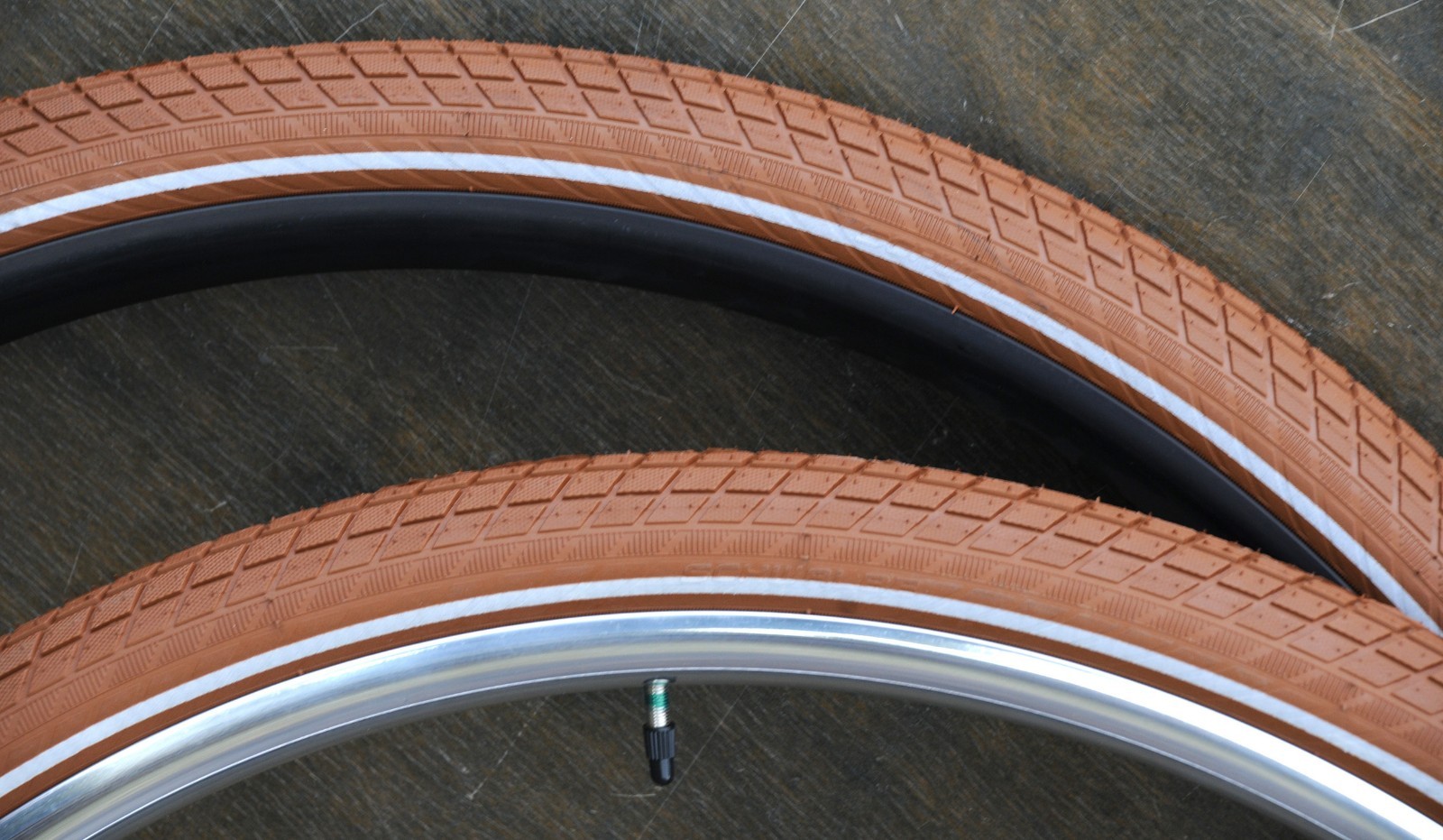 700x38 Antique Red / Brown 29er Schwalbe LBB Bicycle Tires 28" Wood ...