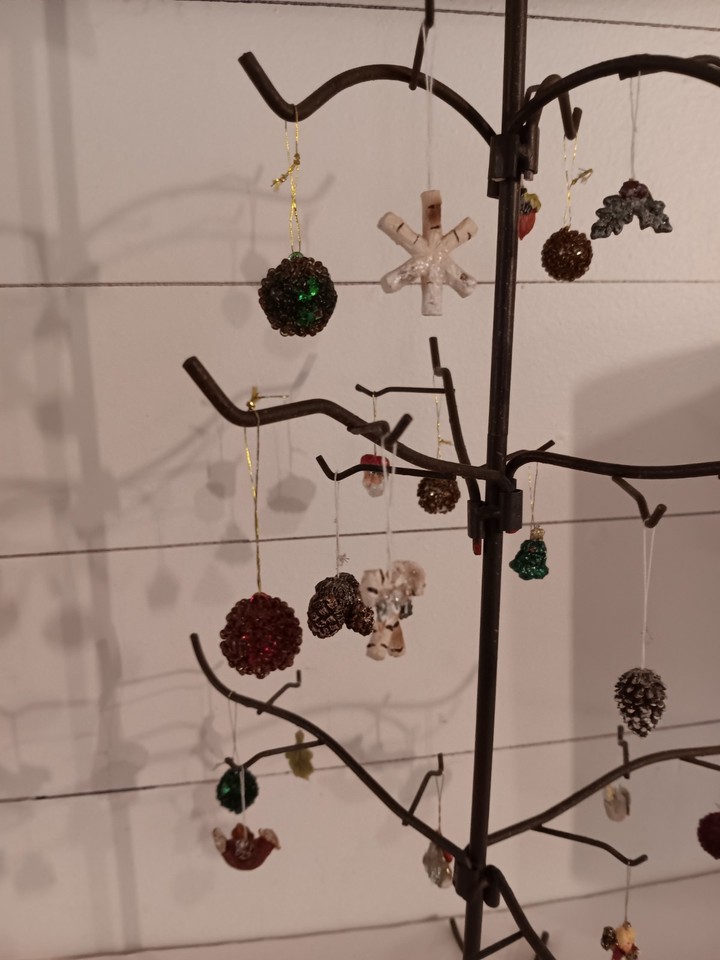 Vintage Primitive Metal Wire Display Tree 22”x 12” Christmas Ornaments ...