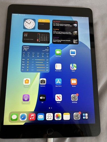 Apple iPad 8th Generation A2270 32GB, WiFi, Space Gray, 10.2" (See pics ...