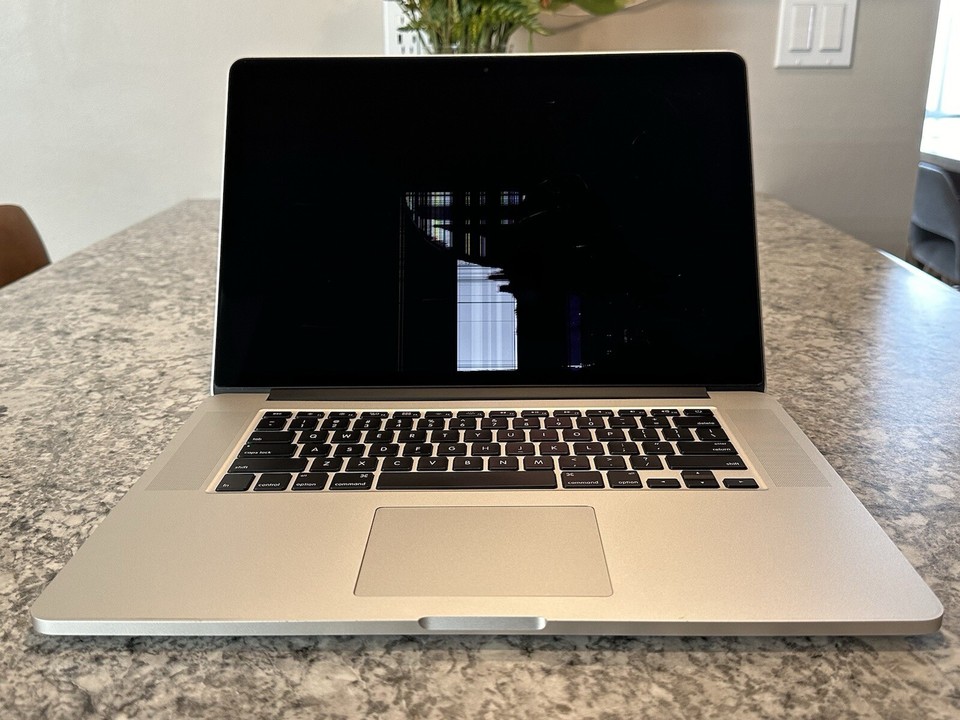 Apple MacBook Pro Retina 15" (256GB SSD, Intel Core i7 4th Gen., 2.50 ...