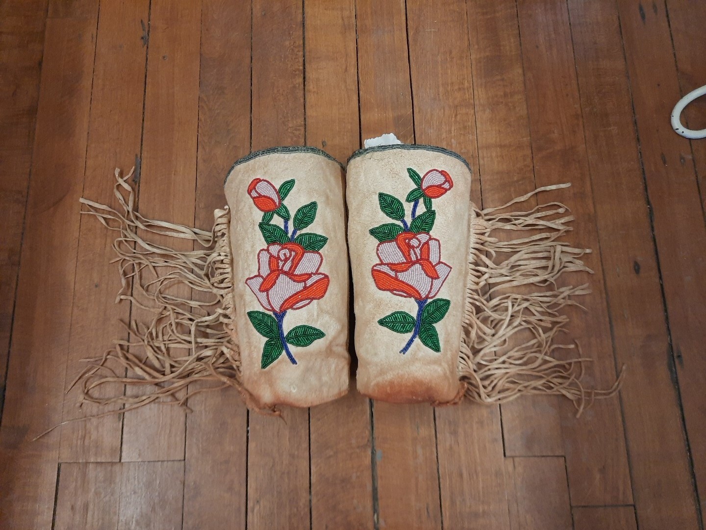 Native American Beaded Gauntlets 1920s CROW TRIBE rose pattern Indian ...