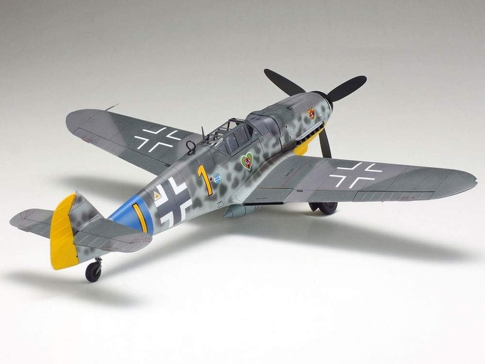 TAMIYA 25204 1:48 German BF109 G-6 & Bucket Trolley 82-Model, Plasti ...