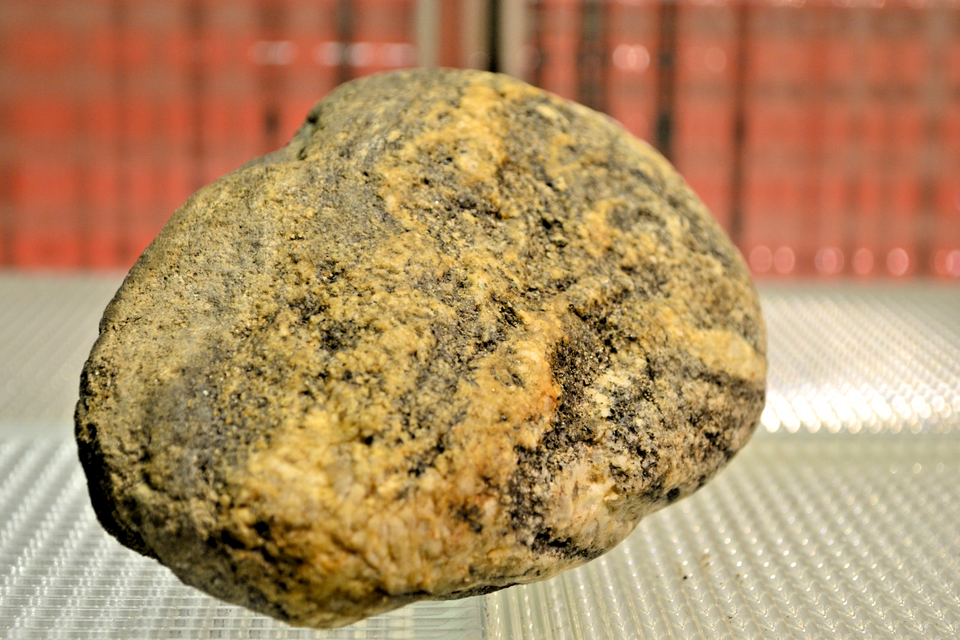 2.5 lb Banded Gneiss Metamorphic Rock Rough Cabbing Slab Display Mesabi ...