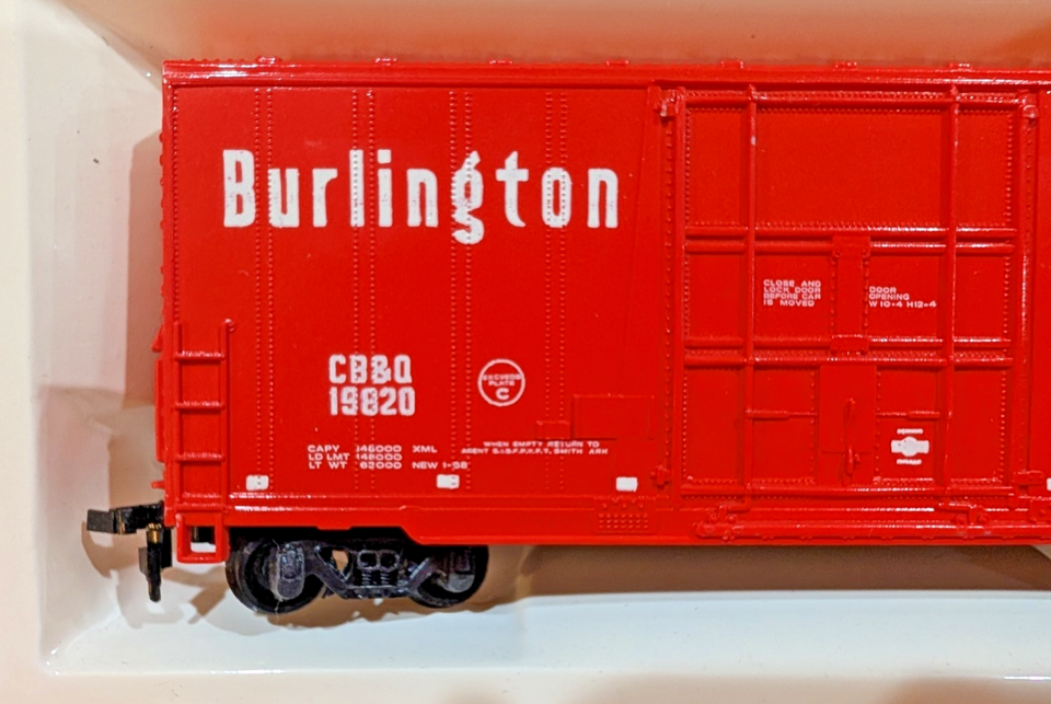AHM HO Scale 41' Burlington Route Hi-Cube Red Box Car #19820 - New In ...