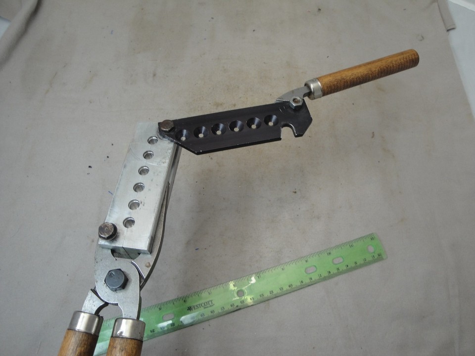 Lee 6 Cavity Bullet Mold w Handes - 9mm 380 Caliber Round Nose .356 102 ...