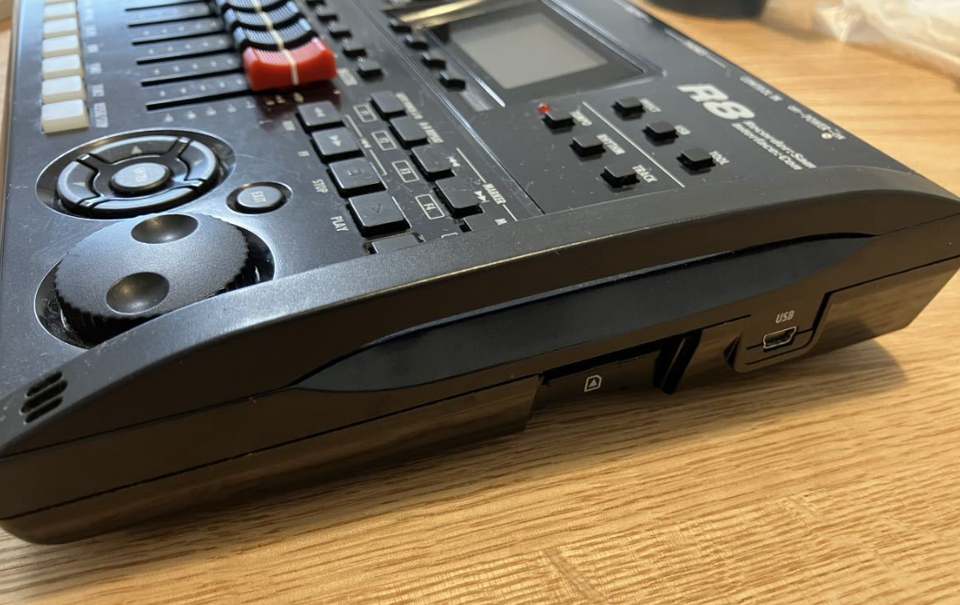 Zoom R8 Multitrack Digital Recorder 8-track MTR Sampler In Working ...