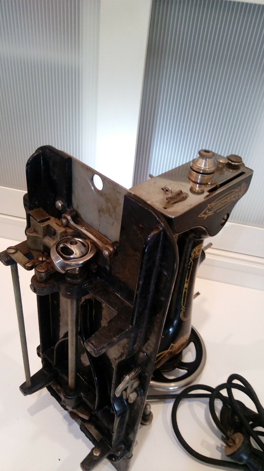 ANTIQUE IMPROVED ELDREDGE ROTARY SEWING MACHINE WITH NATIONAL SWING ...