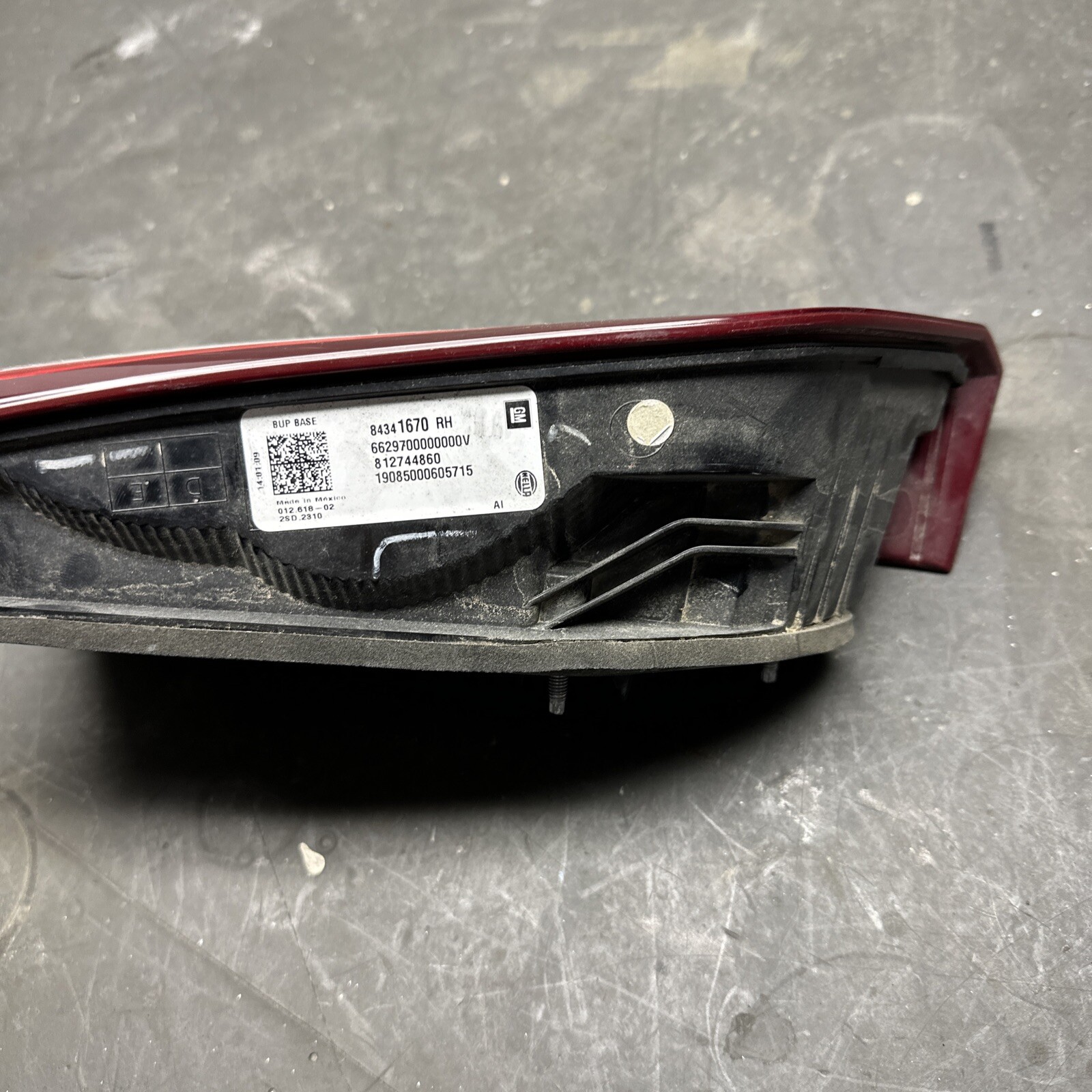 2018 - 2019 CHEVROLET EQUINOX REAR RIGHT INNER TAILLIGHT LIGHT LAMP OEM ...