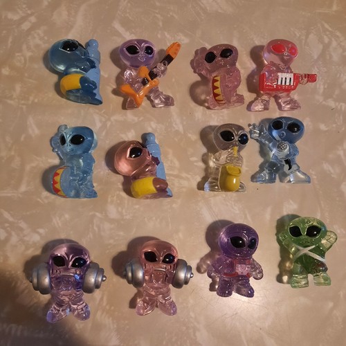 12 VINTAGE 1990s ALIEN GUM BALL/VENDING MACHINE TOY/ PRIZE/SURPRISE ...