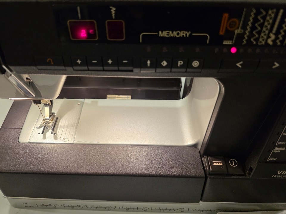 HUSQVARNA VIKING 980 Sewing Machine With Pedal, Case and More - Cleaned ...