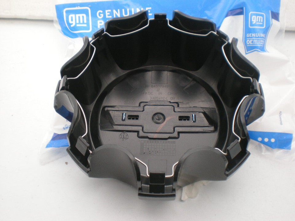 NEW 21 - 25 Chevrolet Silverado 2500 3500 HD Black OEM Center Cap P/N ...