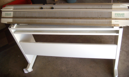 Passap e6000 Knitting Machine,UNTESTED+ PARTS SHIPPING & STAND LOCAL ...