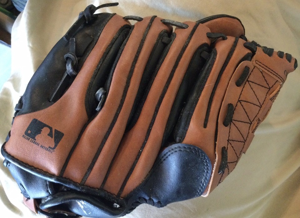 WILSON Baseball Glove 11.5” A2457 Model, Right Hand Thrower Kerry Wood ...