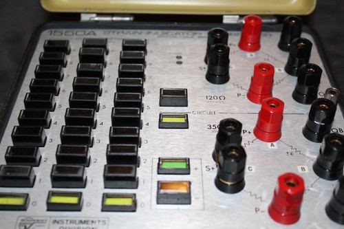 Vishay Instruments 1550A Strain Indicator Calibrator.👁 read | eBay