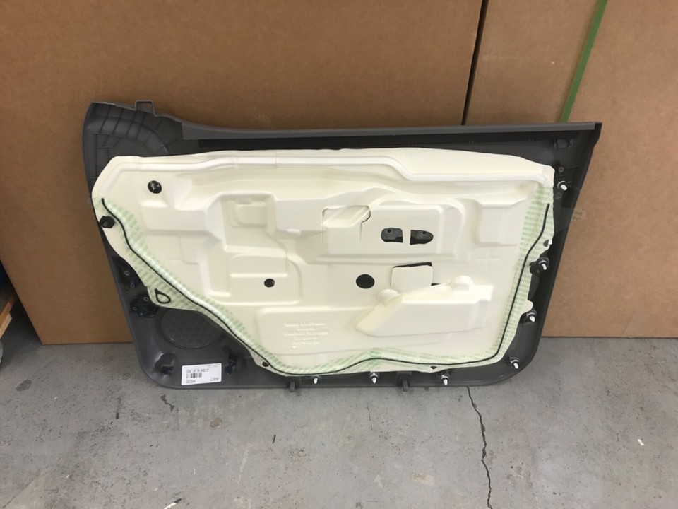 Oem Gm interior front door trim panel left drivers side 20833606 ...