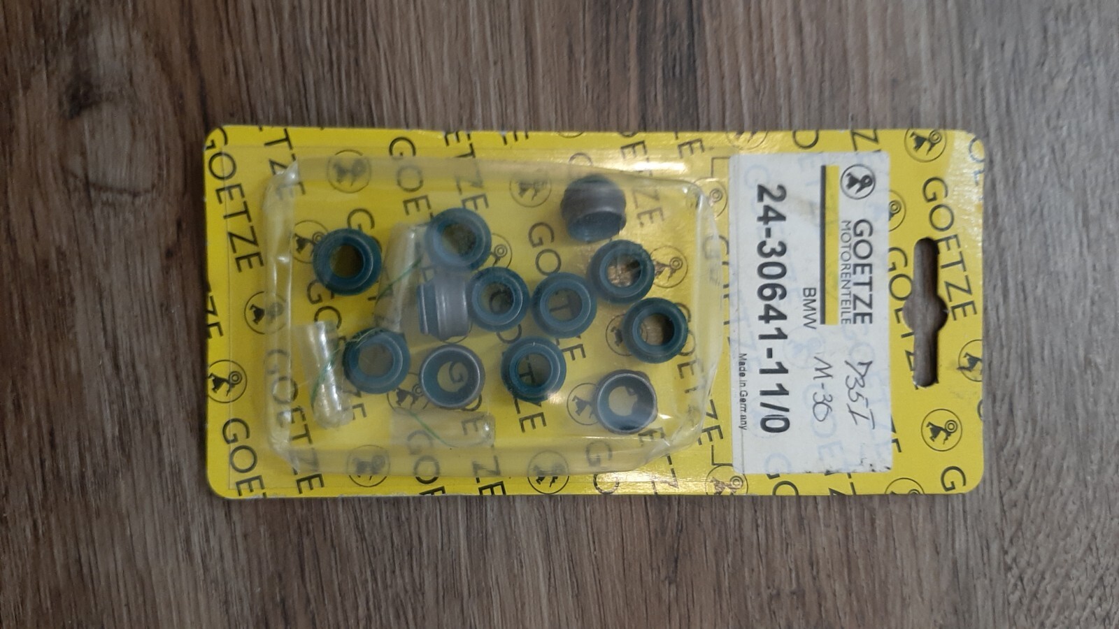 GOETZE 24-30641-11/0 BMW 735I M30 Valve Guide Set. | eBay