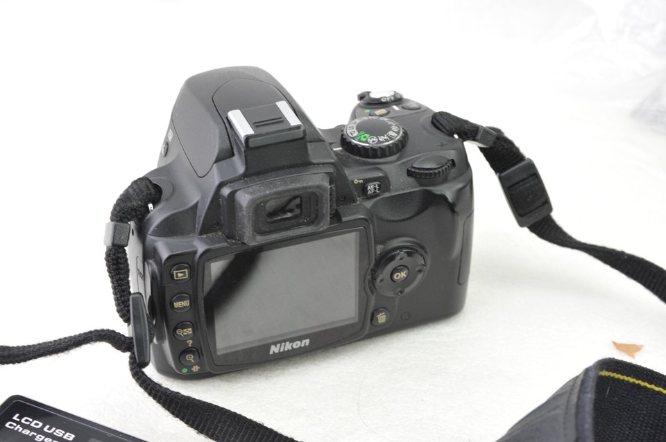 Nikon D40 6,1MP DSLR Kamera, nur Body, Auslösungen /shutter count 13033 ...