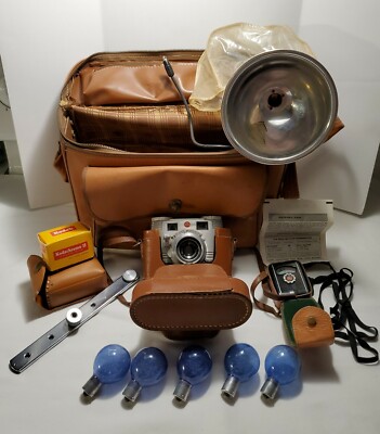 Kodak Signet 35 Camera 44mm W/ case, Flash, Bulbs, film and GE light ...