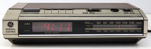 Vintage General Electric Digital AM/FM Radio Alarm Clock GE Woodgrain 7 ...