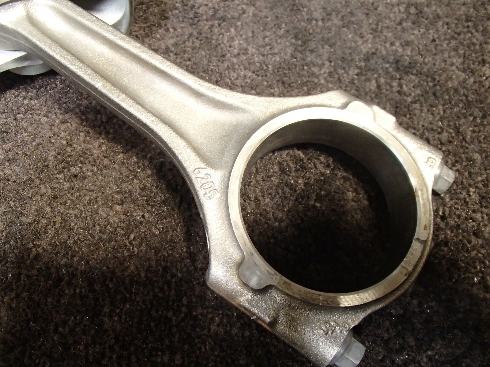 aston martin db11 v12 5,2 twin turbo conrods & pistons ae31 / 6205 hy53 ...