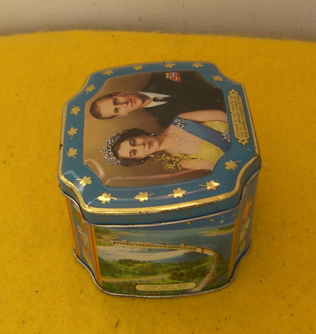 Tin Box Queen Elizabeth And Phillip Opening St.Lawrence Seaway | eBay