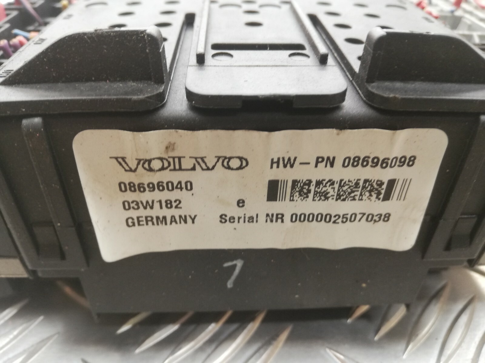 T19 VOLVO CONTROL FUSE RELAY BOX UNIT 08696098 08696040 03W182 | eBay
