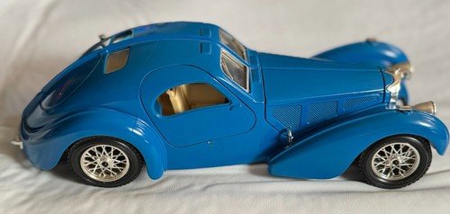 1936 Bugatti R hand drive, blue-1:24 die cast Italy Made By Burago | eBay