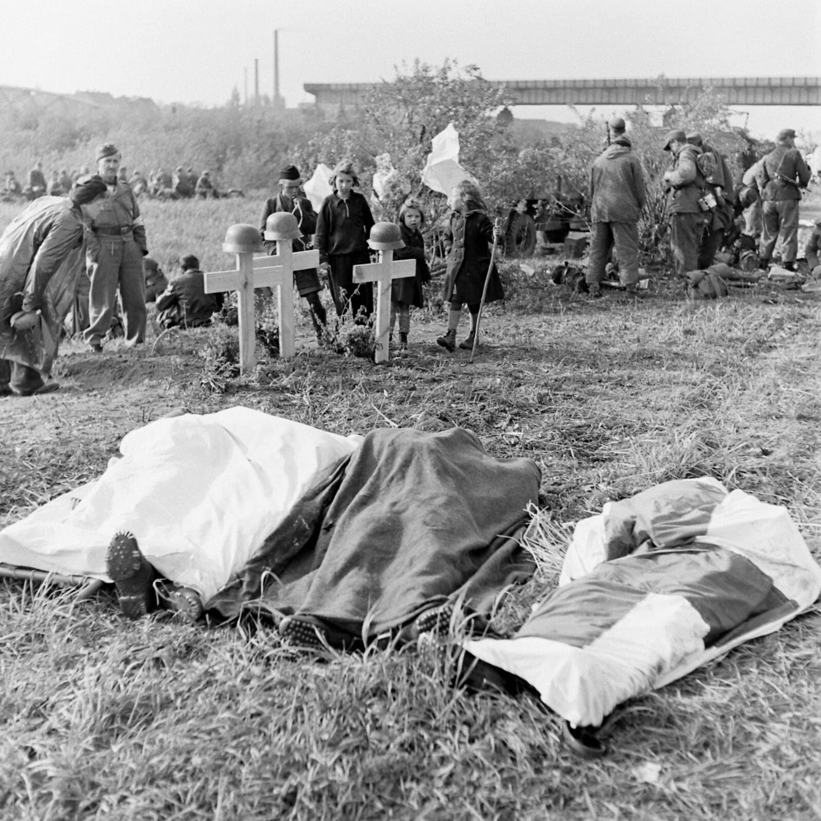 WW2 WWII Photo World War Two German Soldiers Prepare for Surrender ...