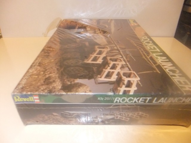 1/35 Scale Model Kit - Revell 8308 German SD KFZ 251 Rocket Launcher ...